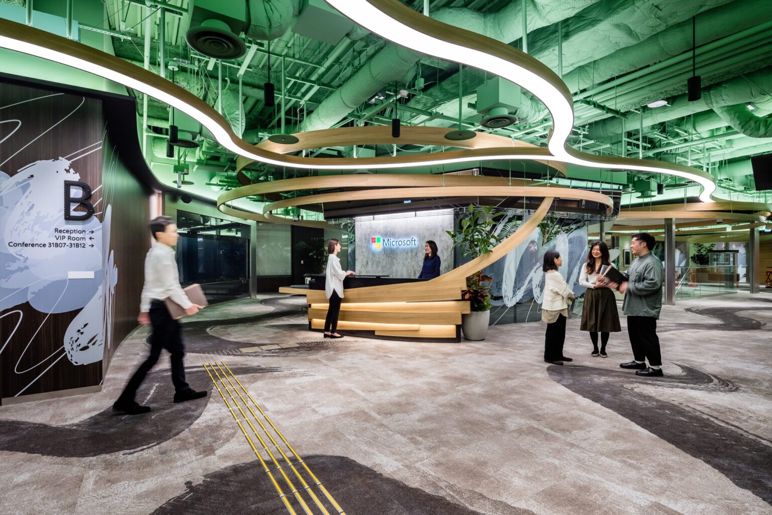 【日本マイクロソフトのオフィスデザイン】ハイブリッドワークを目指す新オフィス – 東京,品川 - OFFICELOVERS