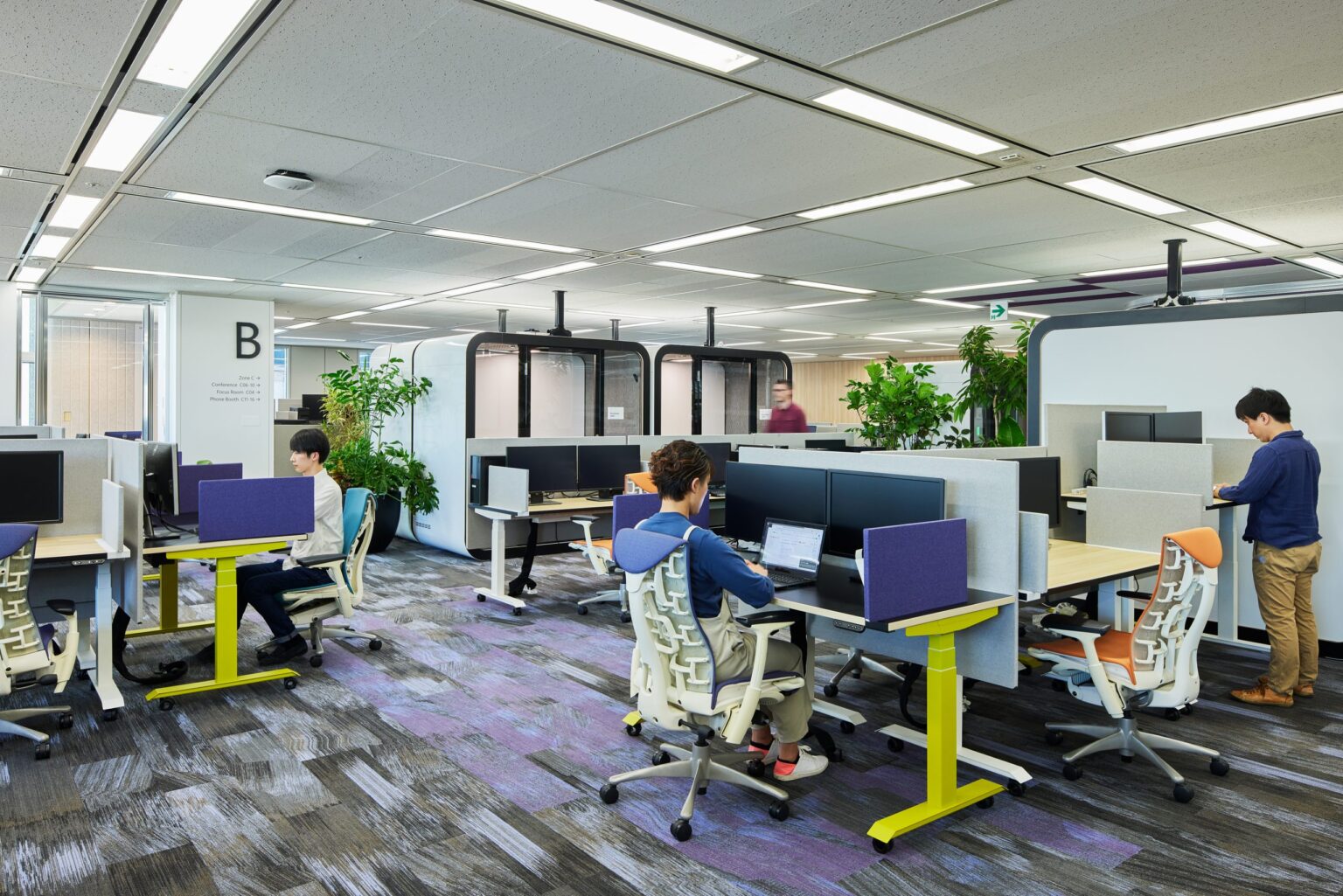 【日本マイクロソフトのオフィスデザイン】ハイブリッドワークを目指す新オフィス – 東京,品川 - OFFICELOVERS