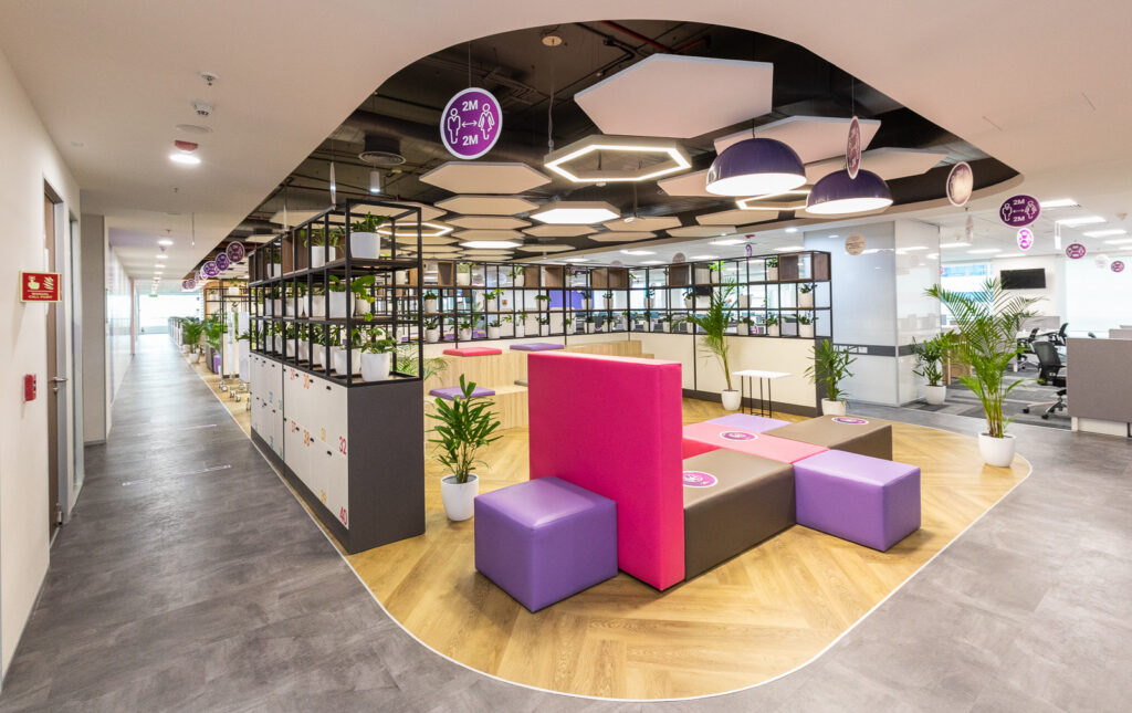 LendingTreeの自然光と緑豊かな一軒家のようなオフィス – ノースカロライナ州, シャーロット - OFFICELOVERS