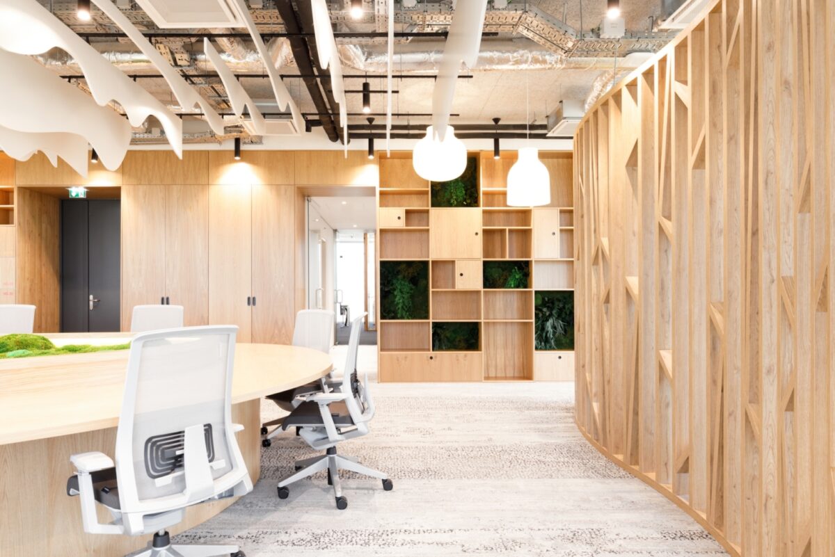 【Cofidisのオフィスデザイン】遊び心と刺激に満ちたダイナミックな空間- ポルトガル, リスボン - OFFICELOVERS