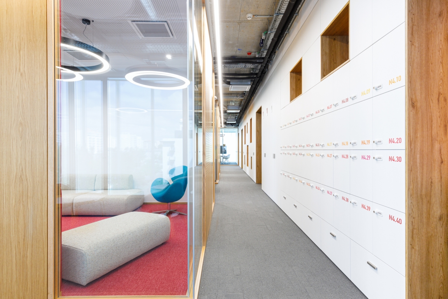 【Cofidisのオフィスデザイン】遊び心と刺激に満ちたダイナミックな空間- ポルトガル, リスボン - OFFICELOVERS