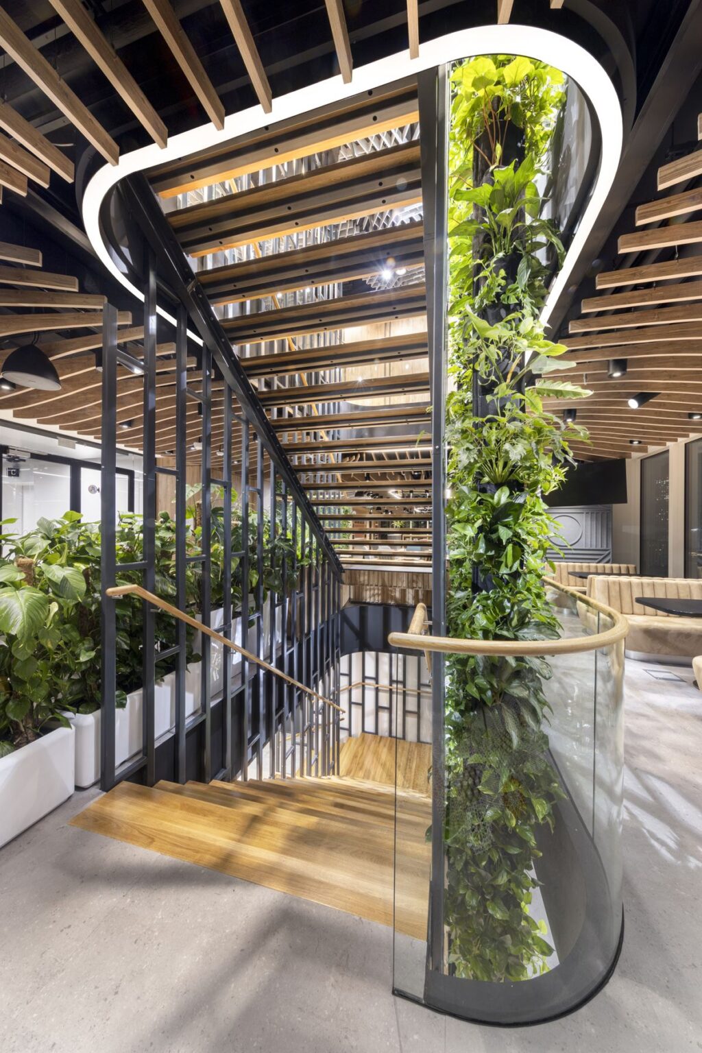 【Modernaのオフィスデザイン】時代を超越したエレガンス – ポーランド, ワルシャワ - OFFICELOVERS